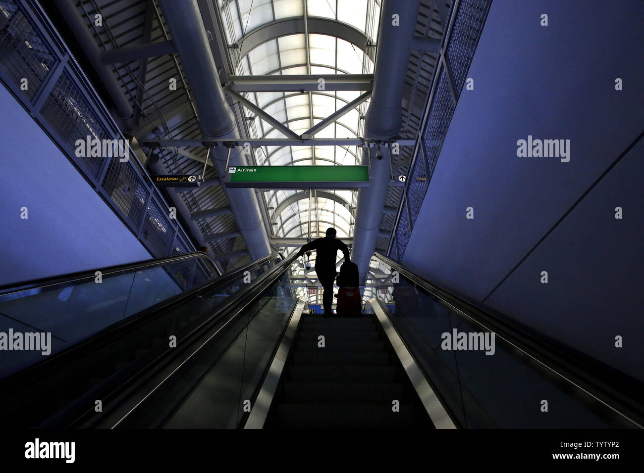 Air china 737 8 hi-res stock photography and images - Alamy