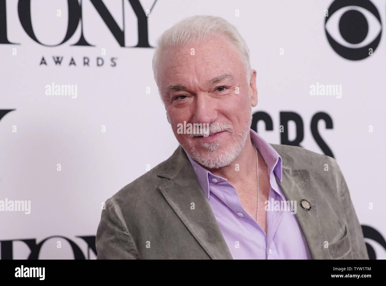 Patrick Page arrives on the red carpet at The 73rd Annual Tony Awards ...