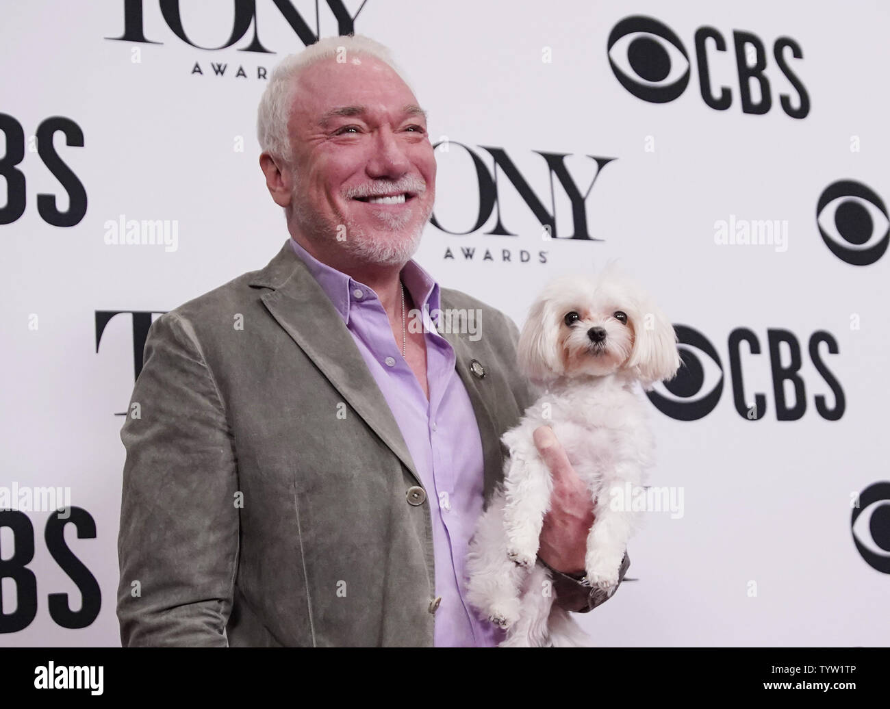 Patrick Page arrives on the red carpet at The 73rd Annual Tony Awards ...