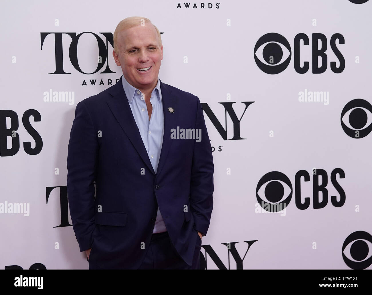 Scott Ellis arrives on the red carpet at The 73rd Annual Tony Awards ...