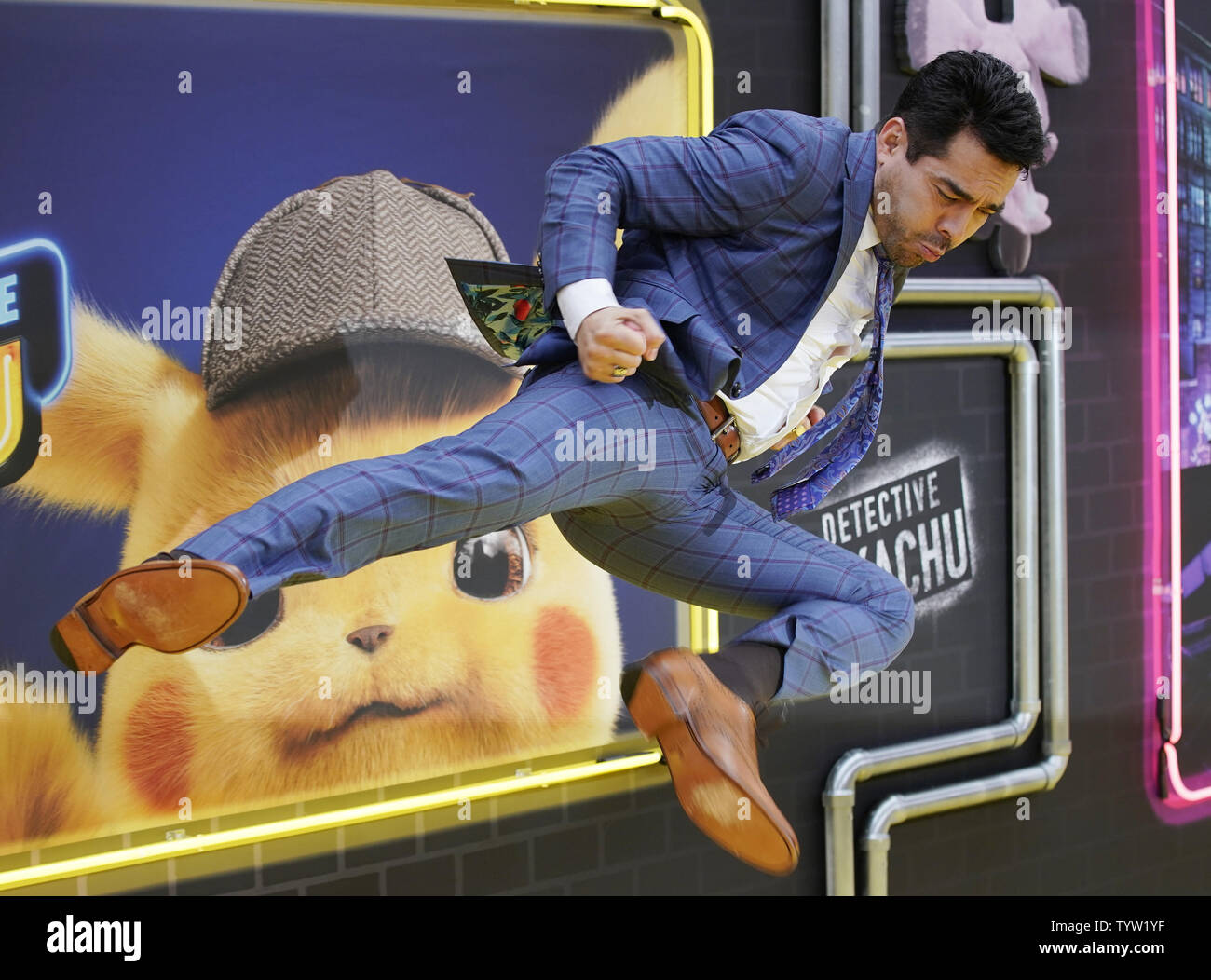 Omar Chaparro arrives on the red carpet at the Pokemon Detective ...