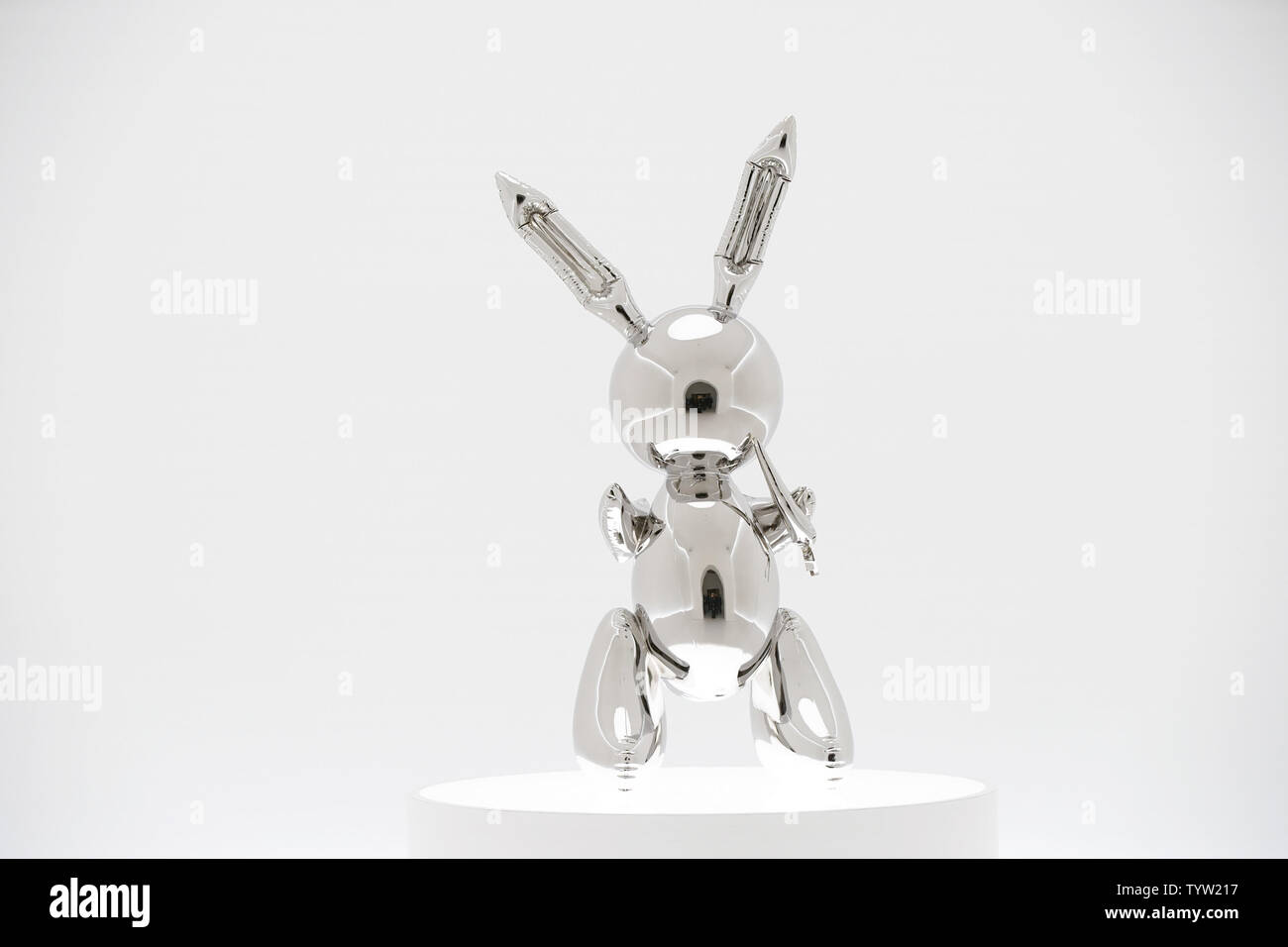 Jeff koons rabbit 1986 hi-res stock photography and images - Alamy