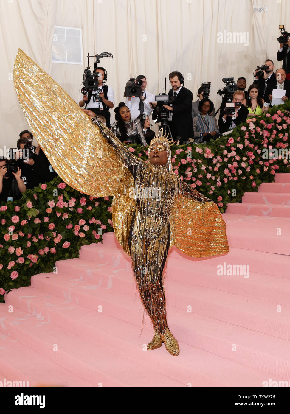 Billy Porter arrives on the red carpet at The Metropolitan Museum of ...