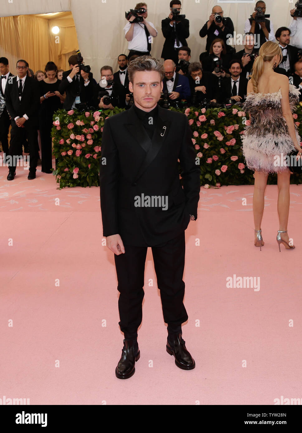 Richard Madden arrives on the red carpet at The Metropolitan Museum of ...
