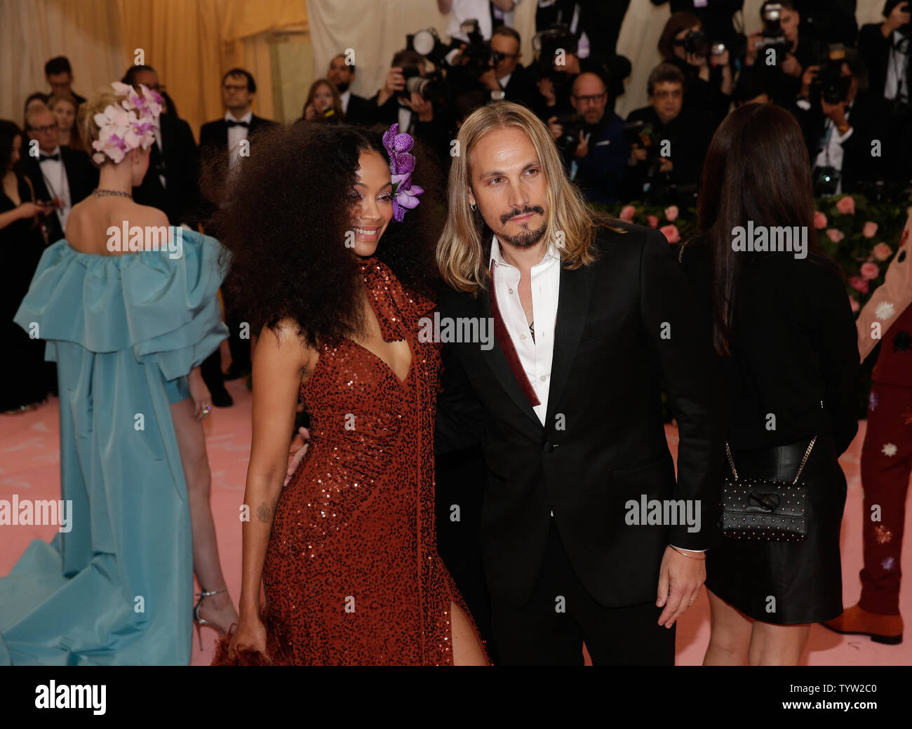Zoe Saldana, Marco Perego arrive on the red carpet at The Metropolitan ...