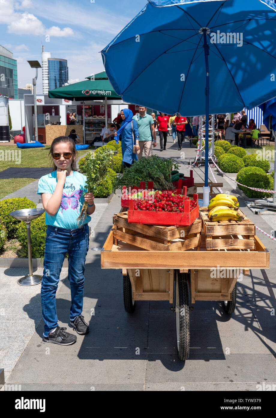 Costermonger barrow hi-res stock photography and images - Alamy