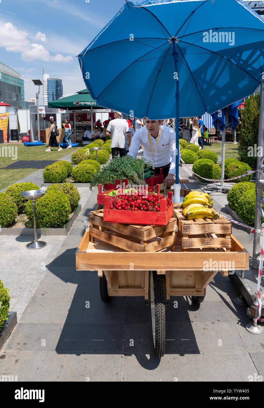 Costermonger barrow hi-res stock photography and images - Alamy
