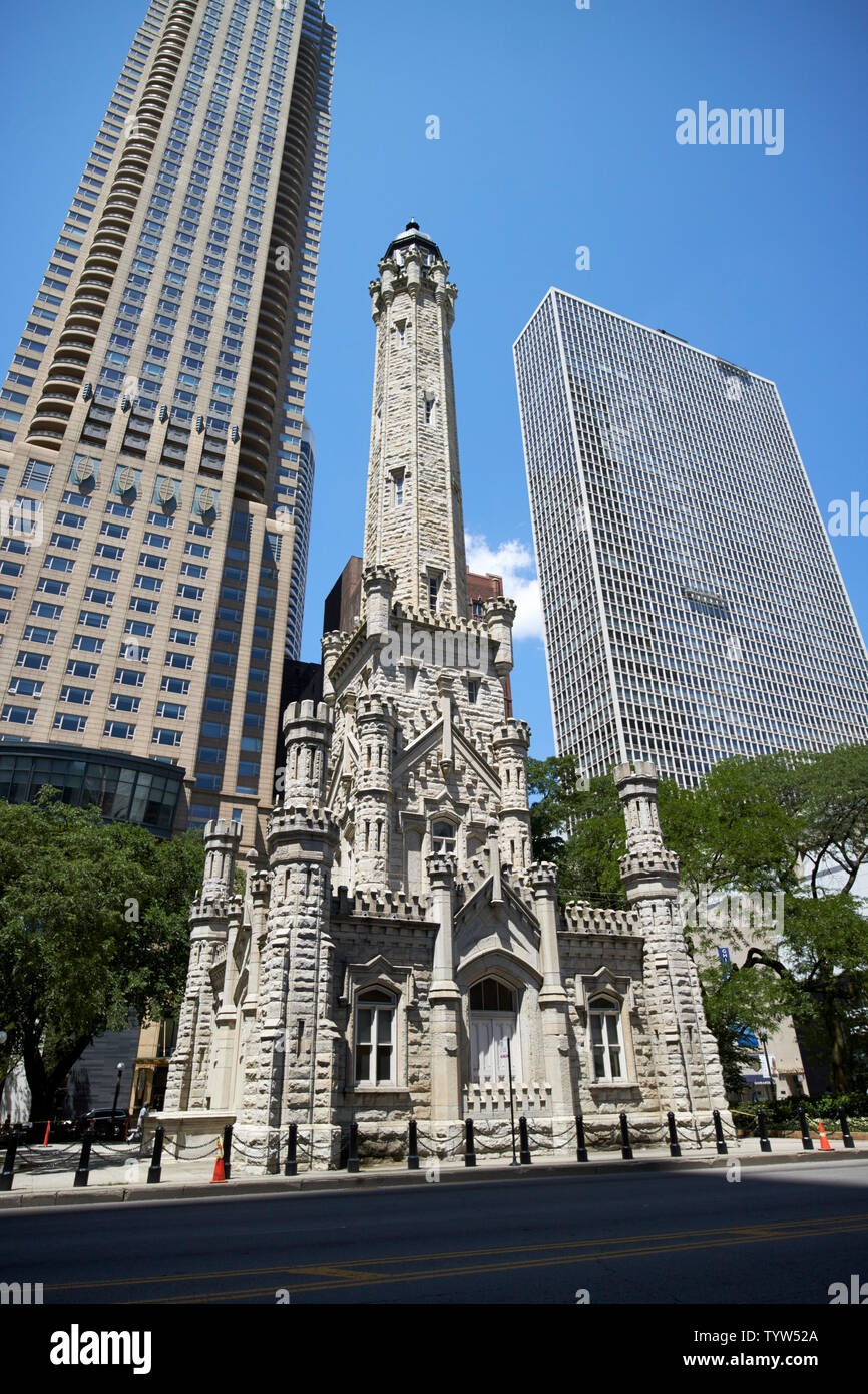 Old chicago water tower hi-res stock photography and images - Alamy