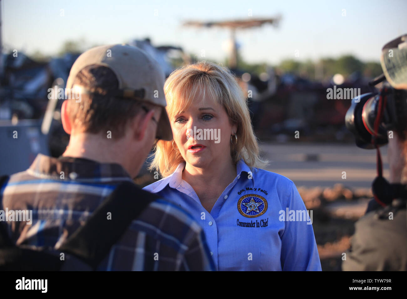 Oklahoma Governor Mary Fallin talks to victims from the May 20 tornado ...