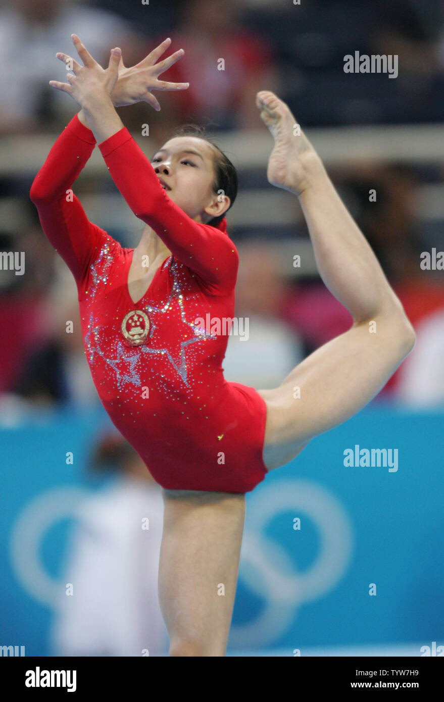 Chinese olympic gymnast hi-res stock photography and images - Alamy