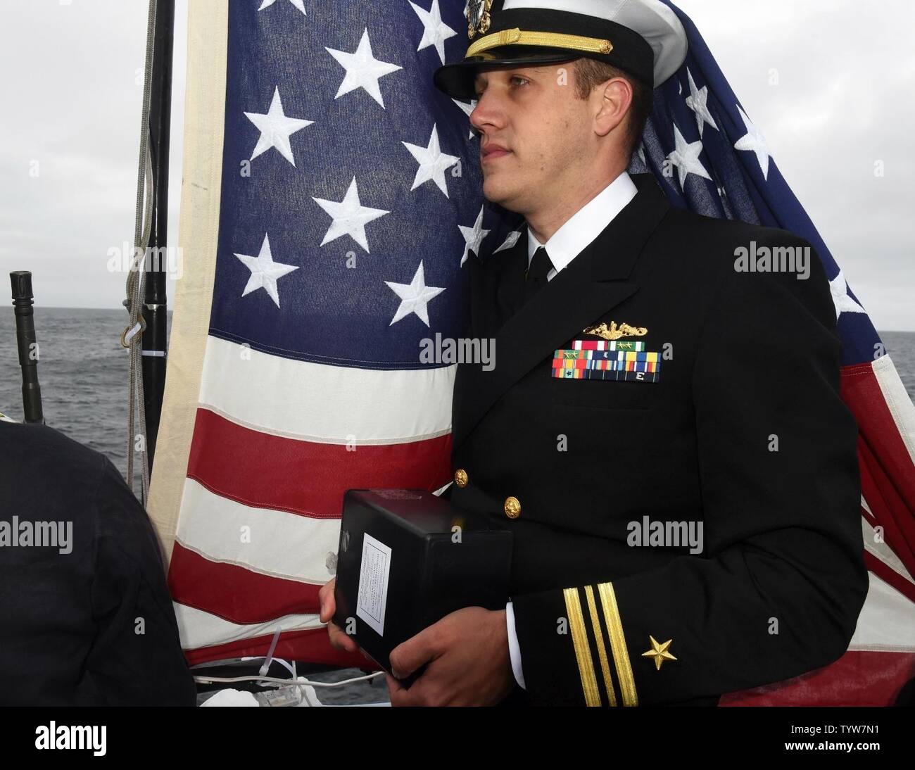 ATLANTIC OCEAN - (30 Nov. 09, 2016) Los Angeles-class, fast-attack ...