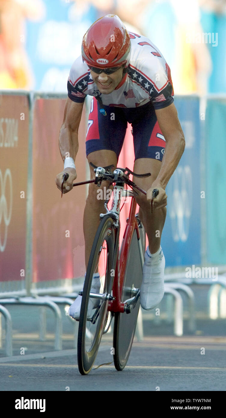 The USA's Bobby Julich sprints across the finish for bronze in the men ...
