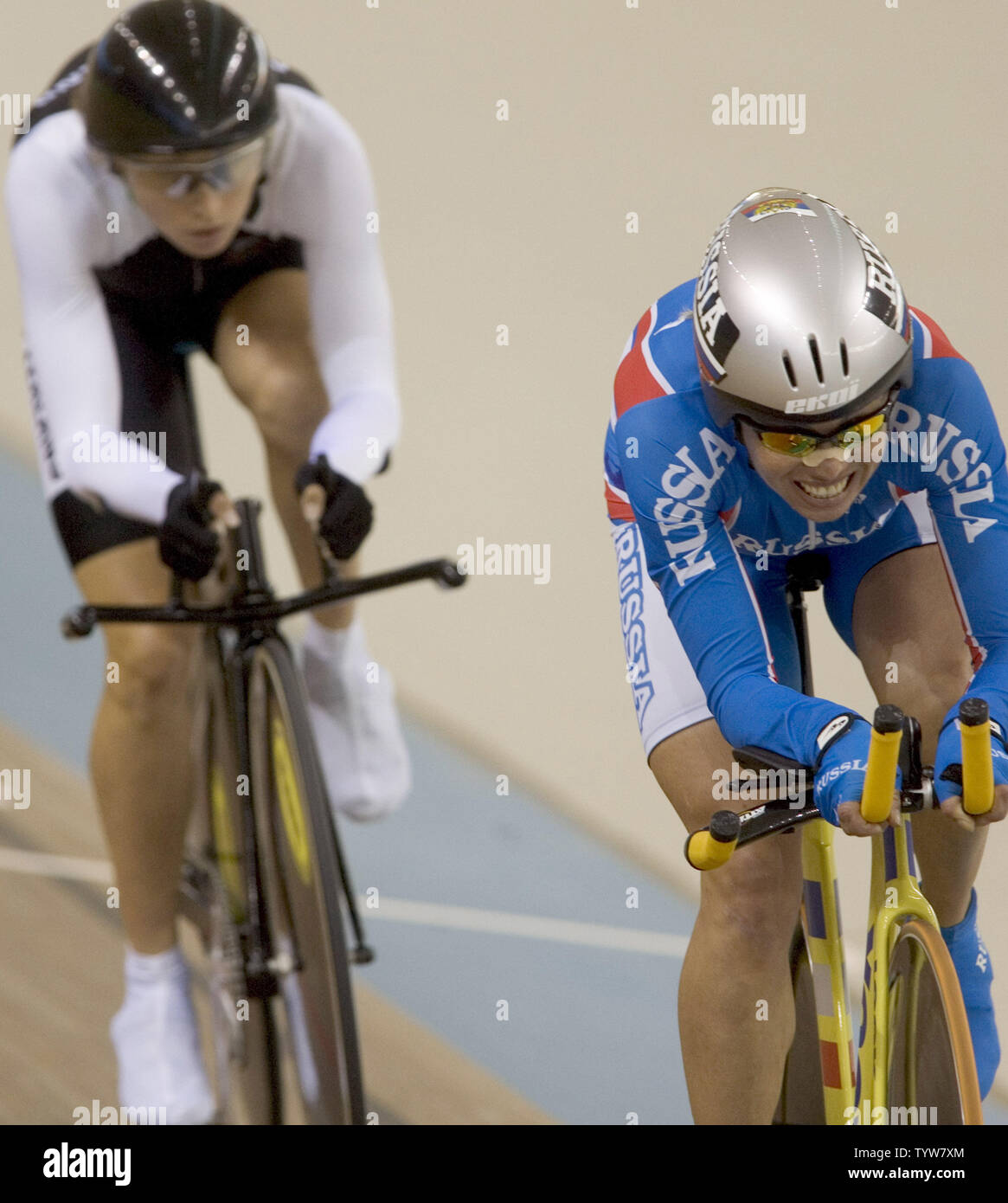 Starting half a lap apart Sarah Ulmer of New Zealand is about to ...