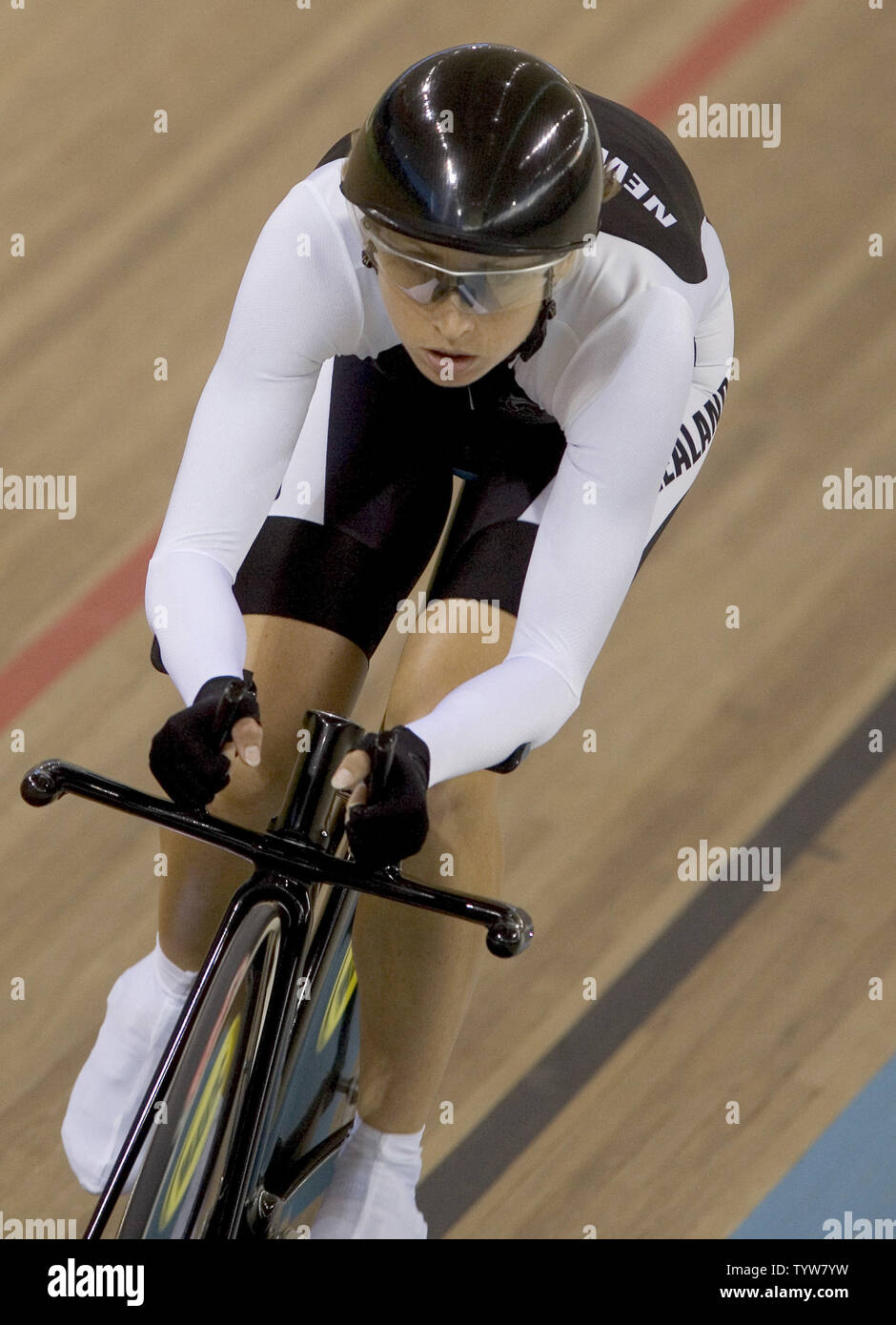 Sarah Ulmer of New Zealand sets her second world record in two days and ...