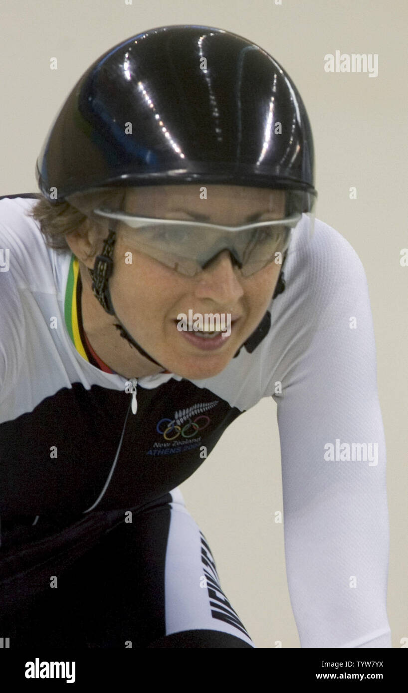 Sarah Ulmer of New Zealand sets her second world record in two days and ...