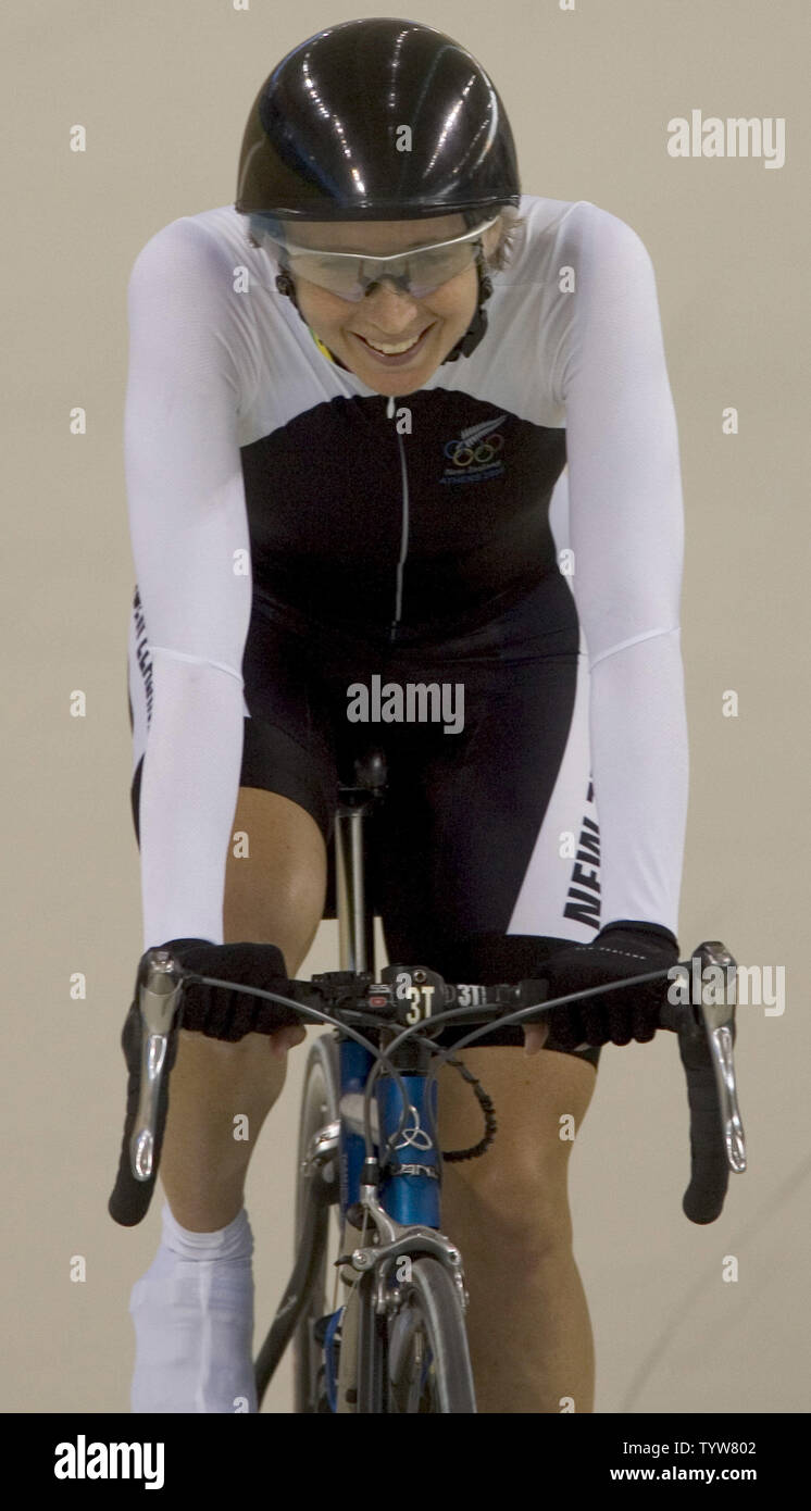 Sarah Ulmer of New Zealand sets her second world record in two days and ...