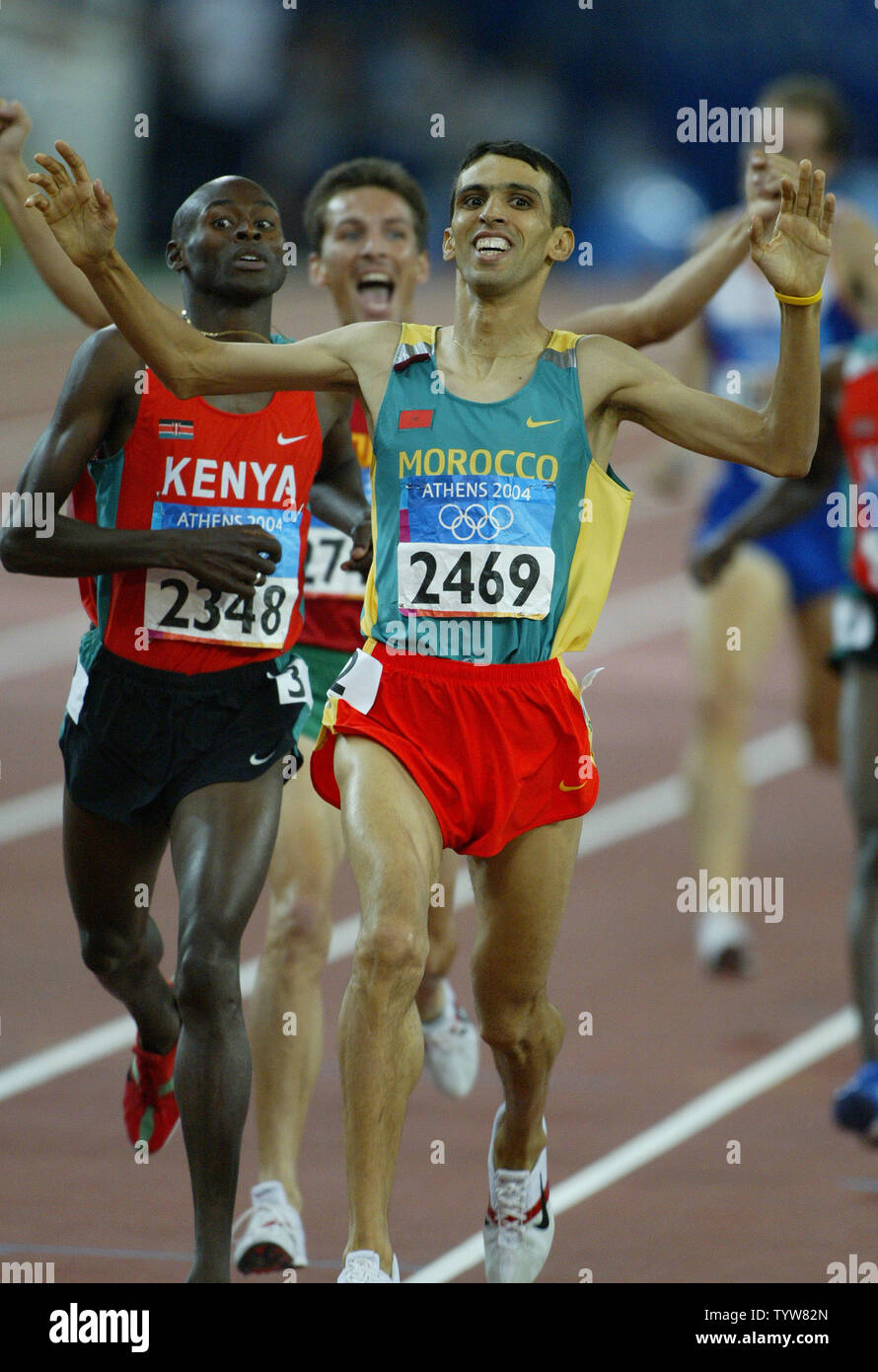 Hicham El Guerrouj of Morocco wins gold in the men's 1500m in the ...