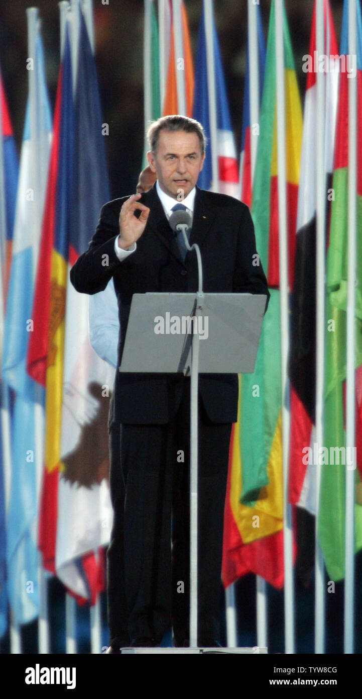 International Olympic Committee president Jacques Rogge declares the ...
