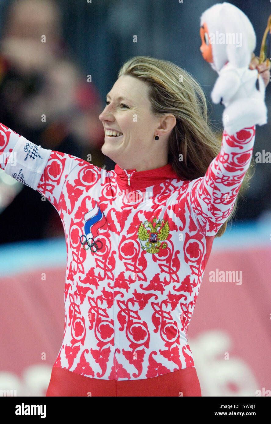Russia's Svetlana Zhurova celebrates winning gold in women's 500M speed ...