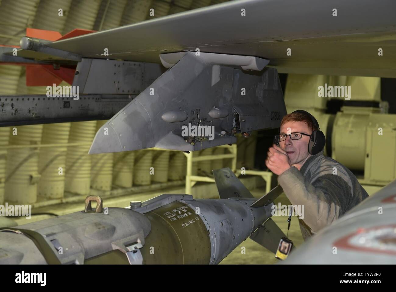 Joint direct attack munition f 16 hi-res stock photography and images ...