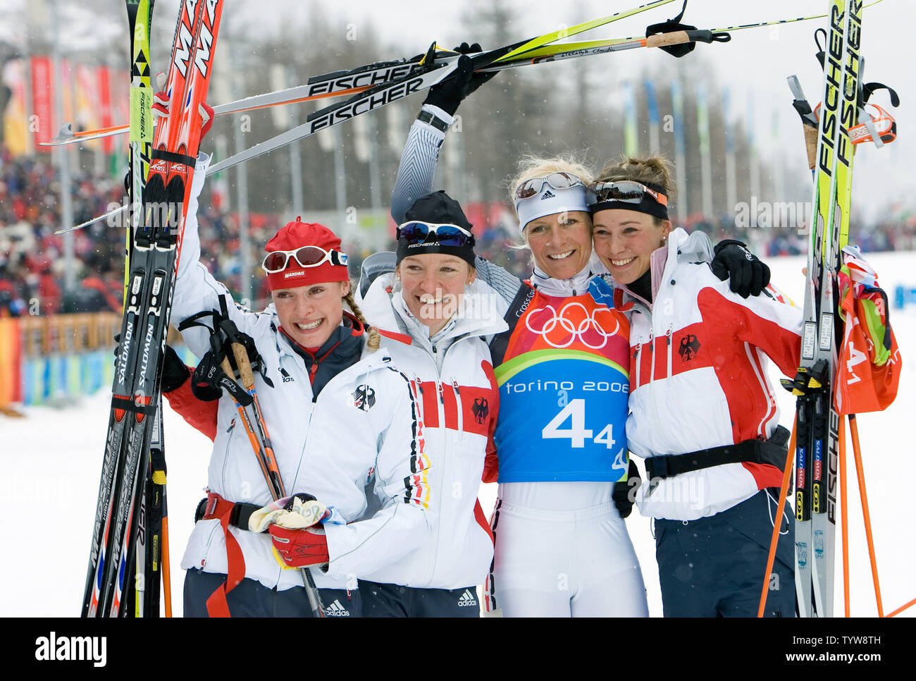 Viola bauer hi-res stock photography and images - Alamy