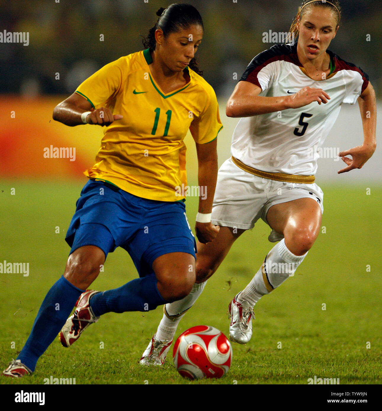USA's Lindsay Tarpley (R) chases Brazil's Cristiane in the women's ...
