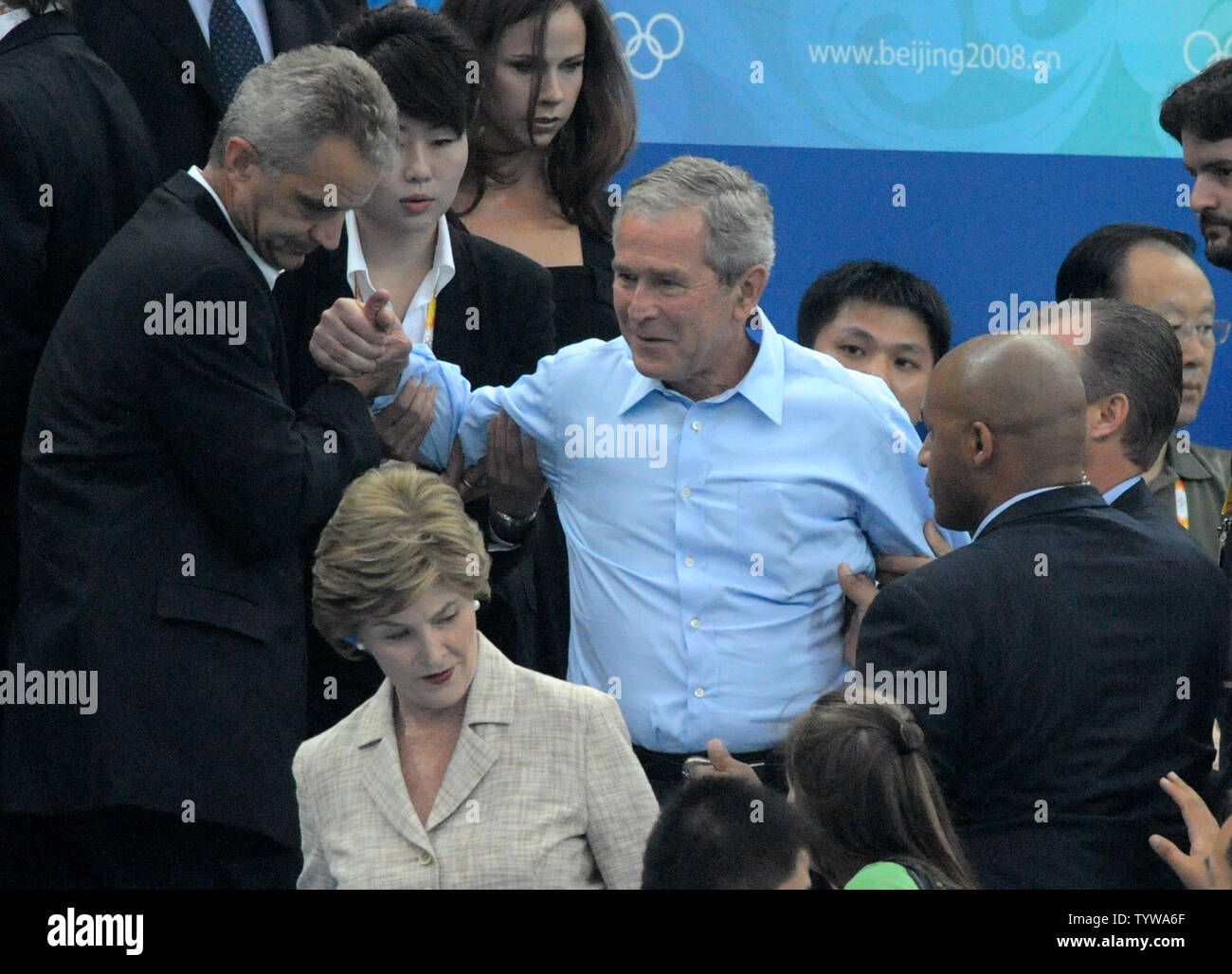 Secret Service agents react quickly when United States President George ...