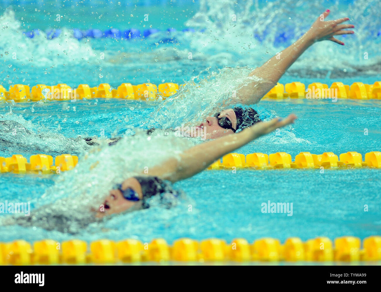 USA's Katie Hoff (top) and Elizabeth Beisel compete in the Women's 400 ...