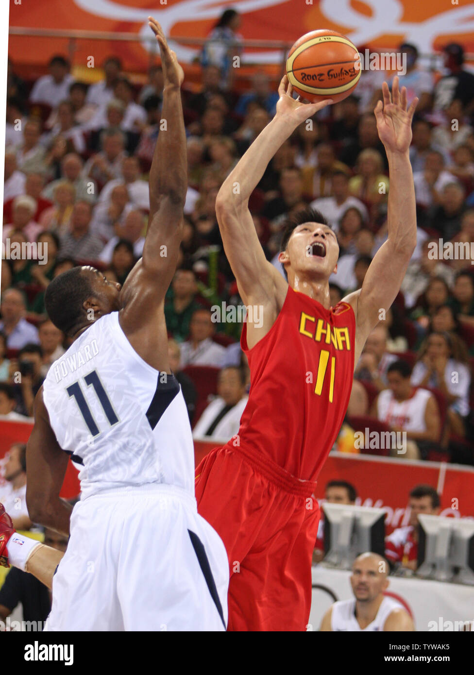 Dwight howard block hi-res stock photography and images - Alamy