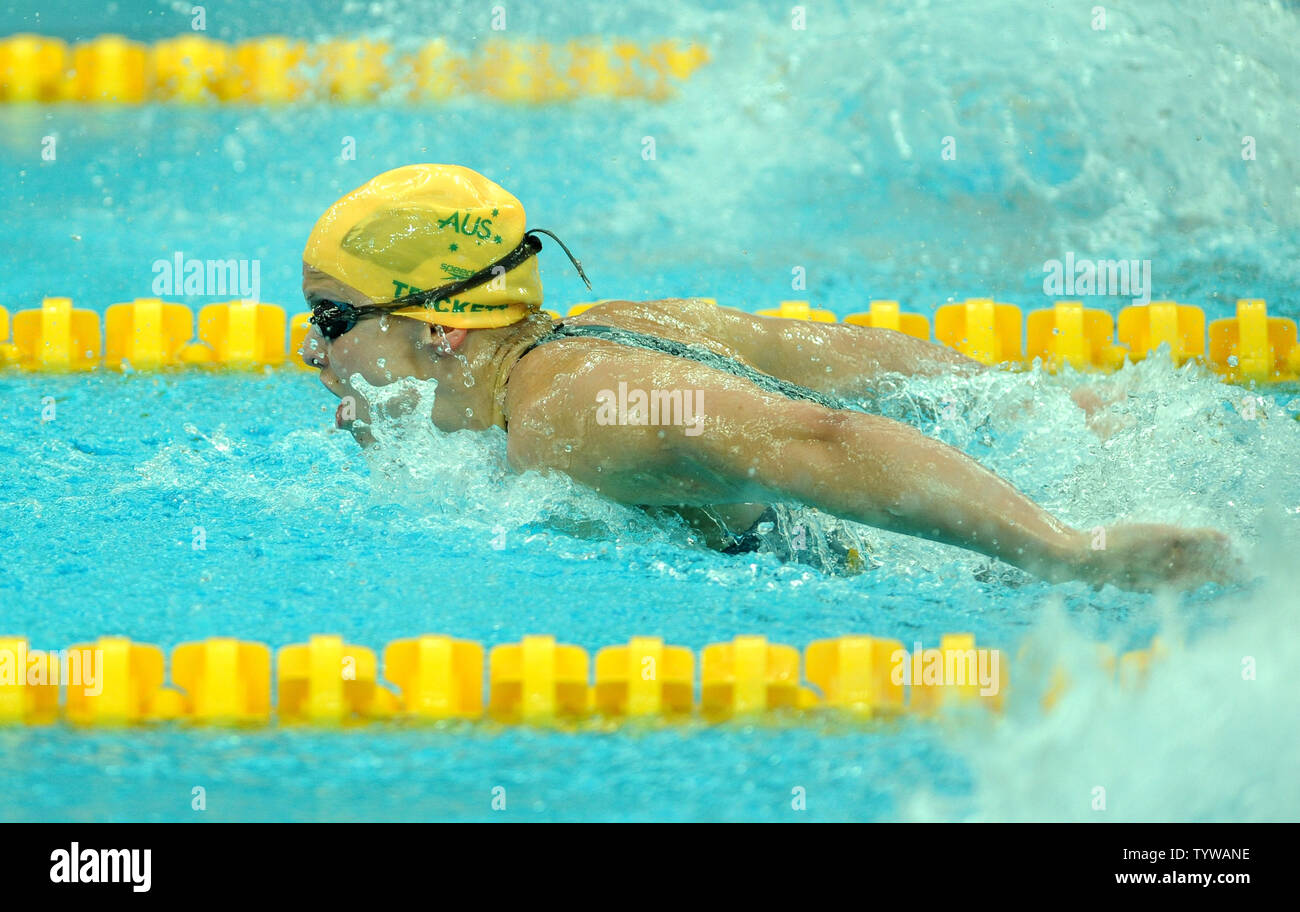 Australia's Lisbeth Trickett glides through the water to win the gold ...