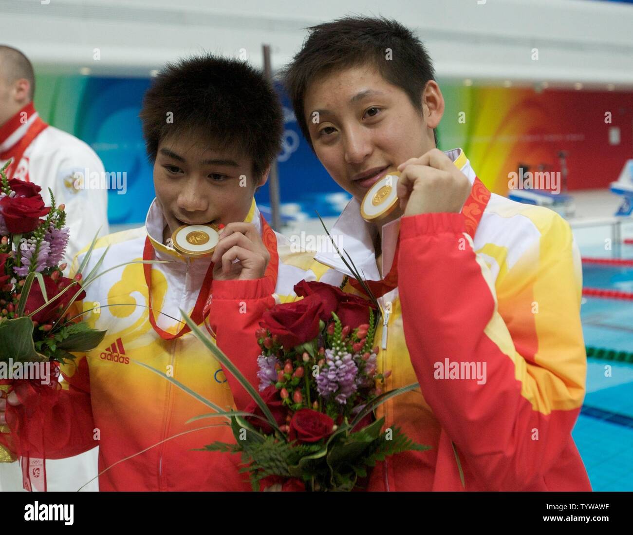 Chinese divers Lin Yue and Huo Liang display their medal after winning ...