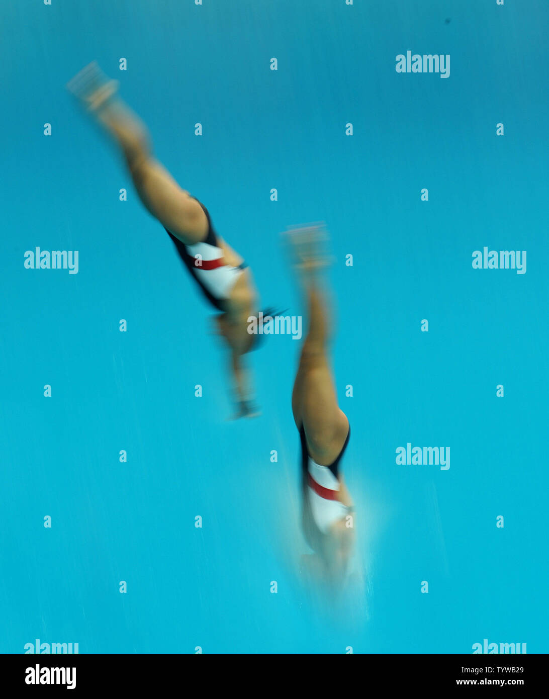USA's Marybeth Dunnichay and Haley Ishimatsu compete in the Women's 10M ...