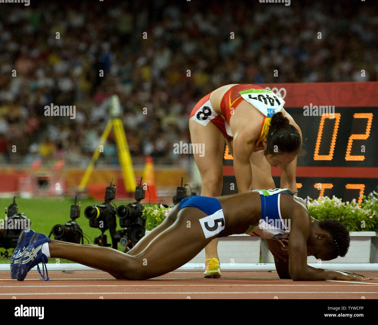 Heptathlon women 800m hi-res stock photography and images - Alamy