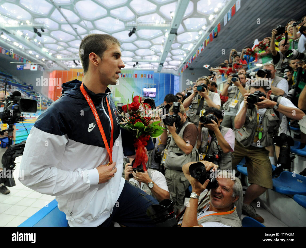 World record hug hi-res stock photography and images - Alamy
