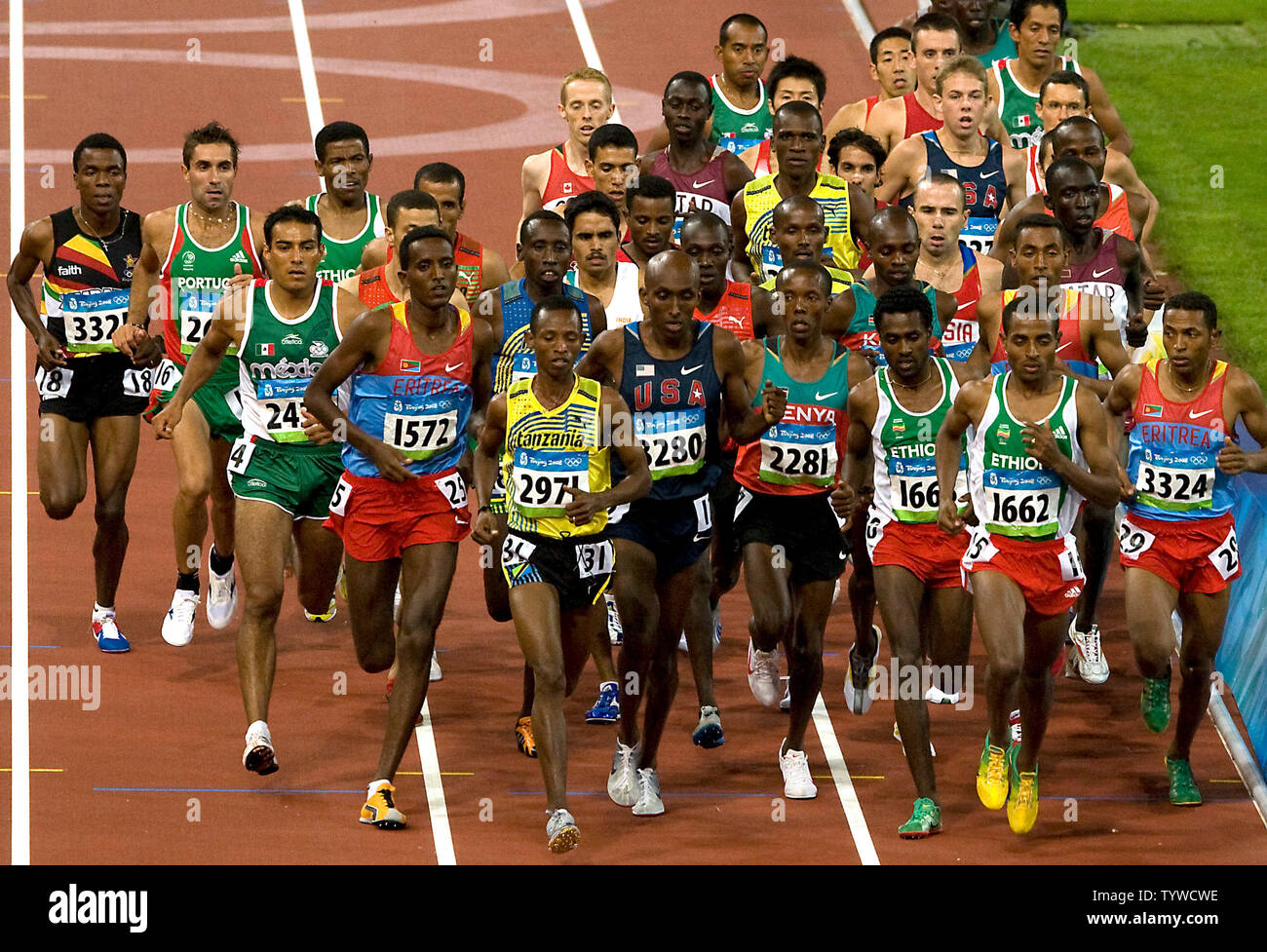 Runners begin their first lap of the Olympic Men's 10,000m Final in ...