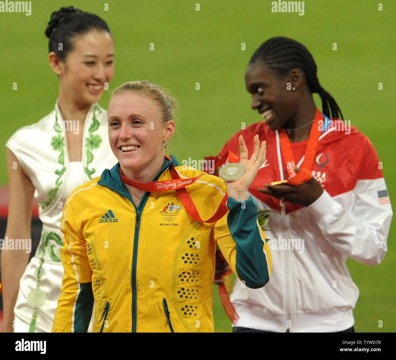 Australia's Sally McClellan (silver) and USA's Dawn Harper (gold ...