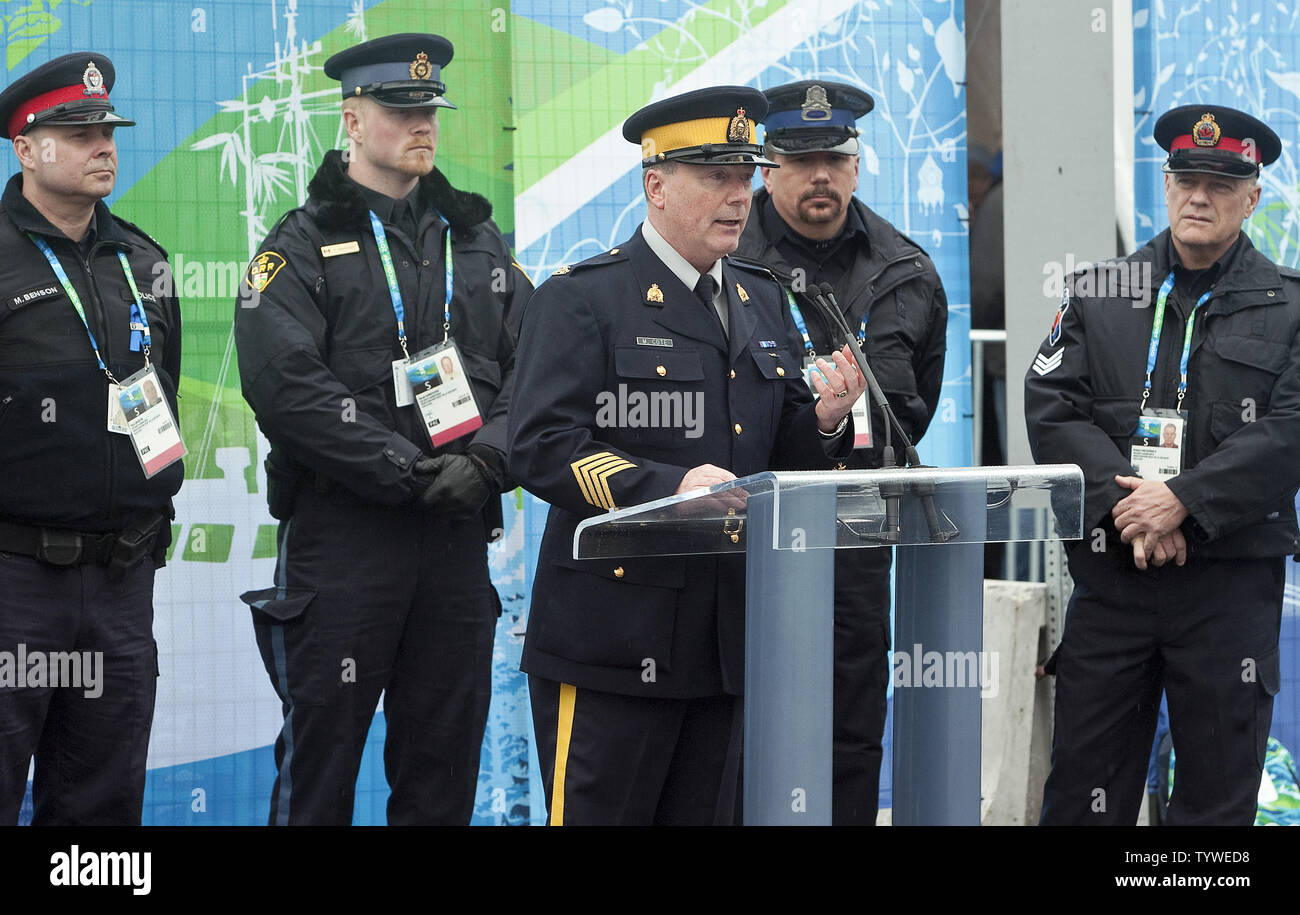 S/Sgt. Mike Cote of the Vancouver 2010 Integrated Security Unit flanked ...