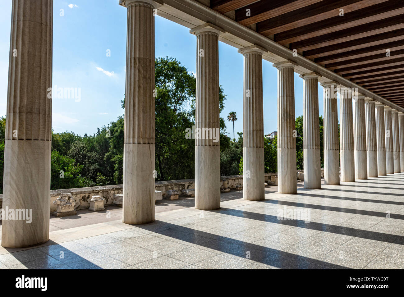 Row columns in museum hi-res stock photography and images - Alamy