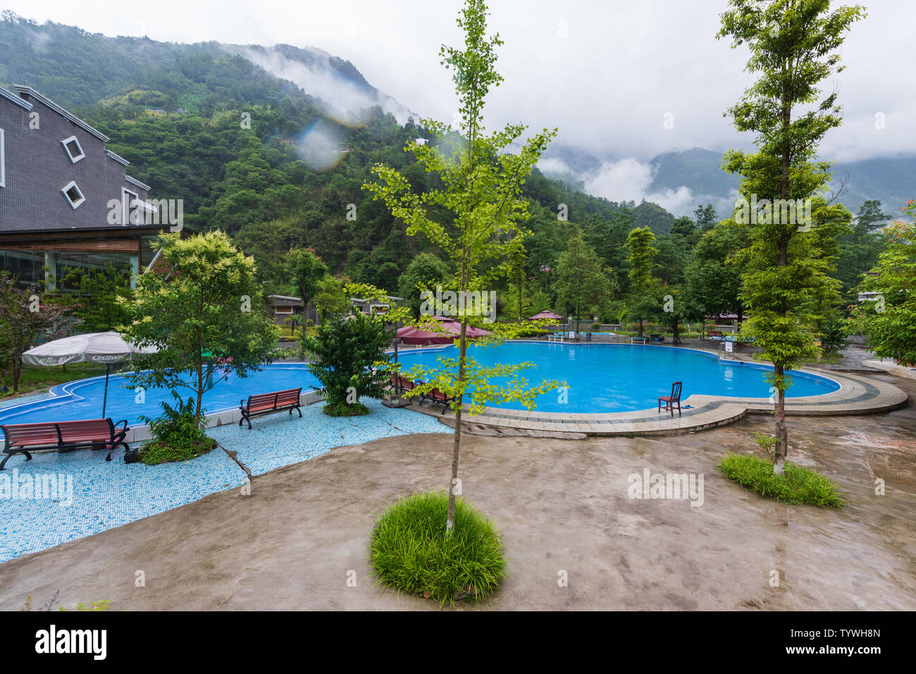 Gonga Snow Mountain Ring Line hikes scenery along the way Stock Photo ...