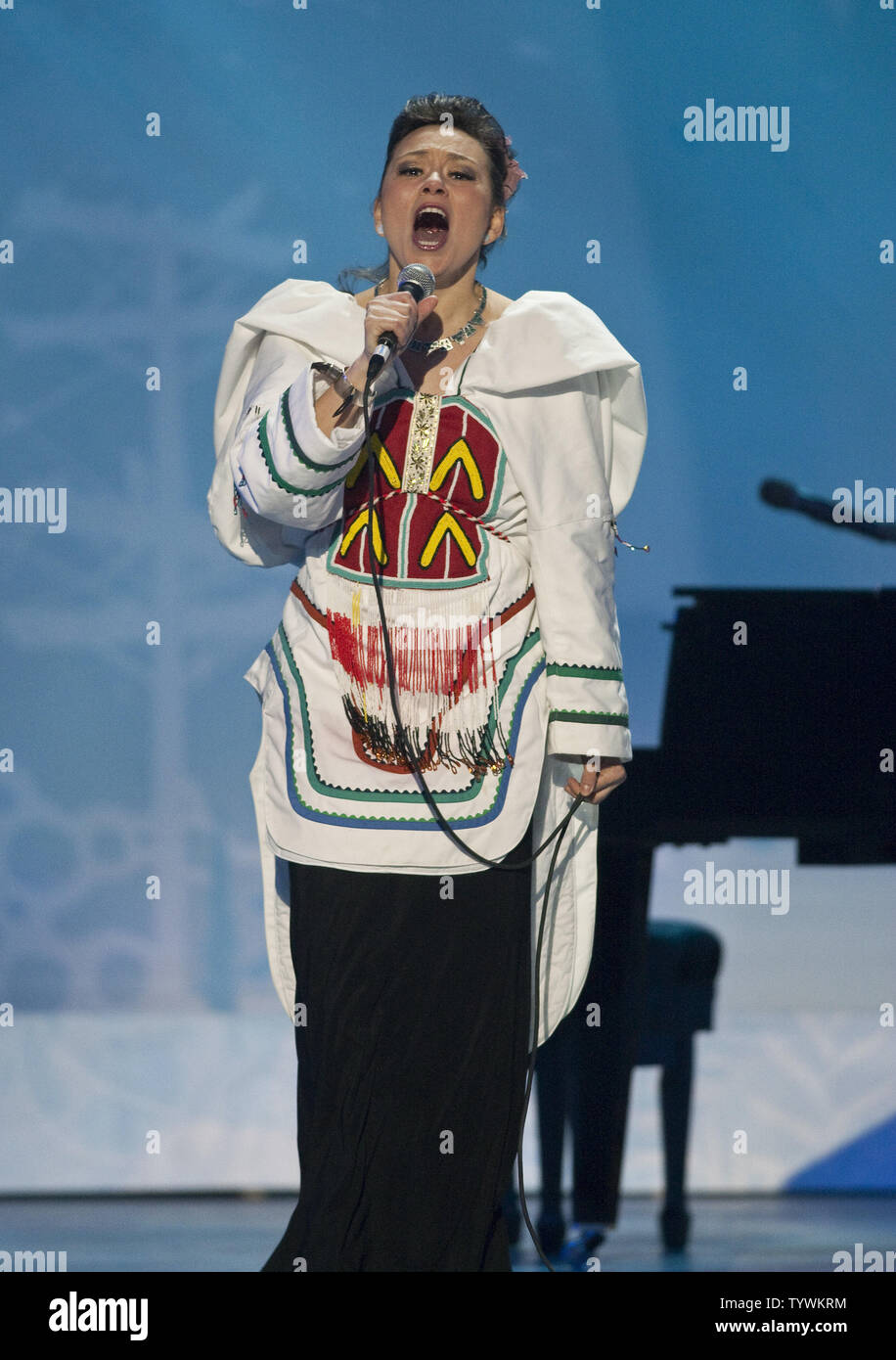 Inuit throat singer hi-res stock photography and images - Alamy