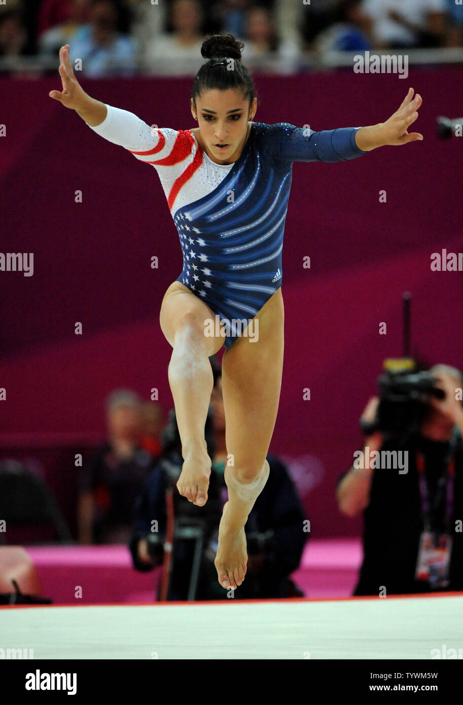 Usas alexandra raisman performs hi-res stock photography and images - Alamy