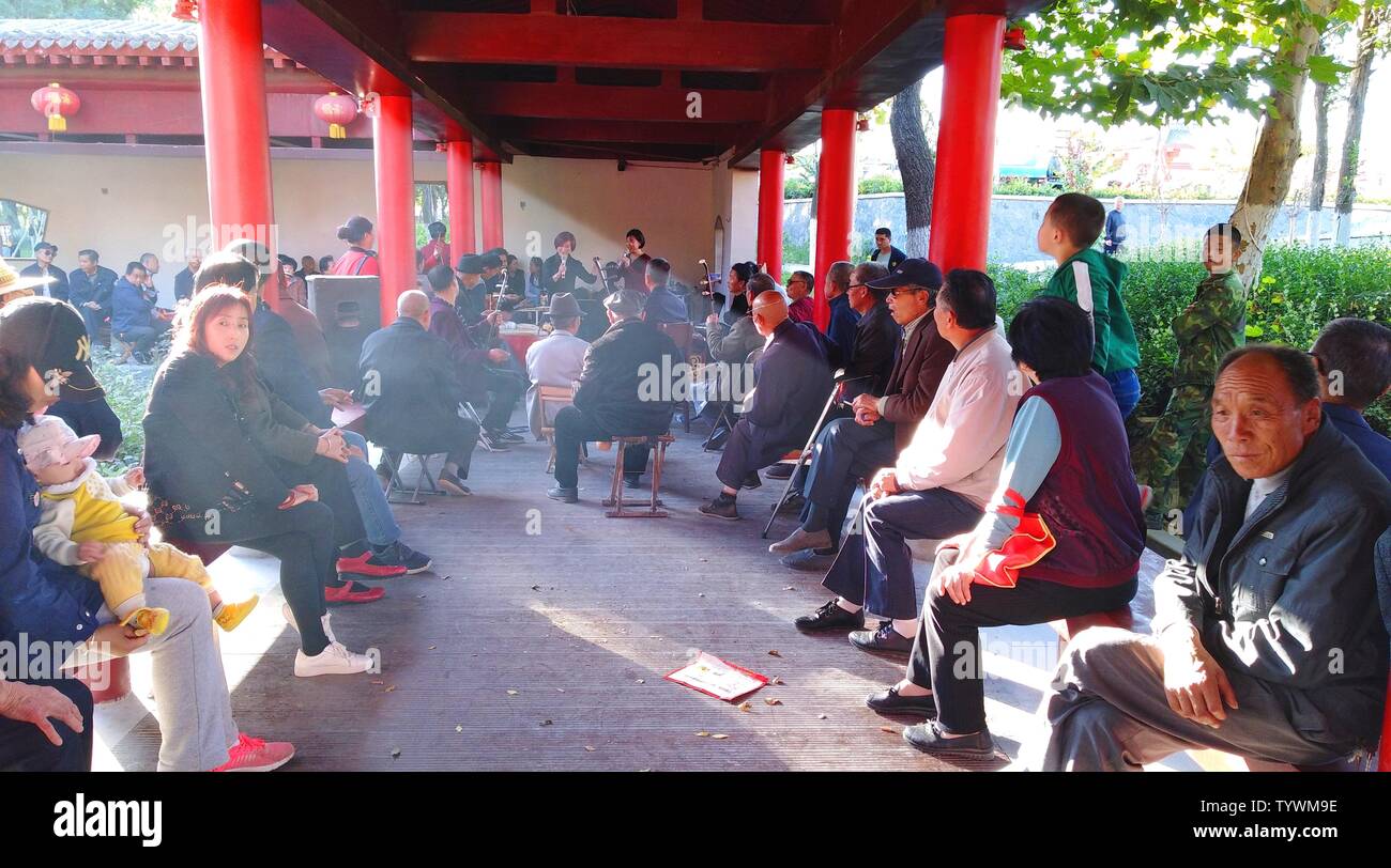 Long men pavilion hi-res stock photography and images - Alamy