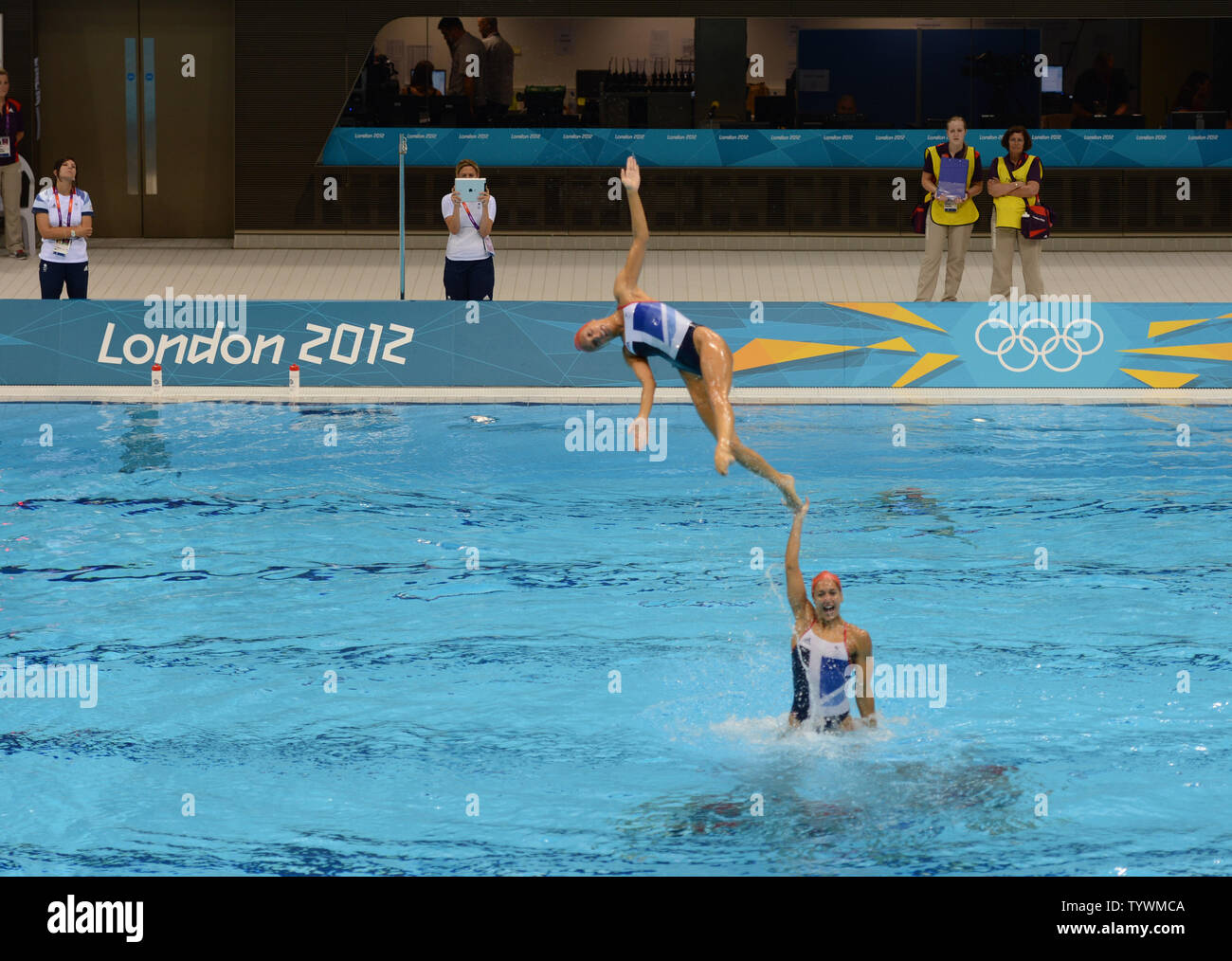 Synchronized swimming and olympics 2012 hi-res stock photography and ...