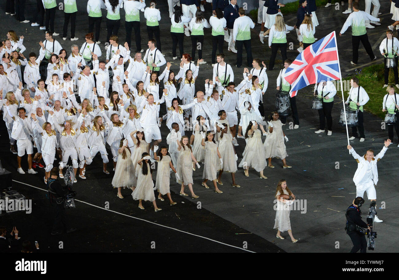 Union jack olympic parade hi-res stock photography and images - Alamy