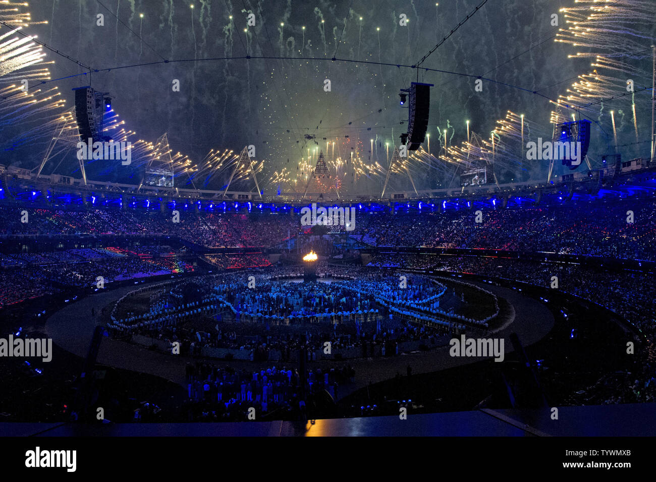 Opening ceremony fireworks display hi-res stock photography and images ...