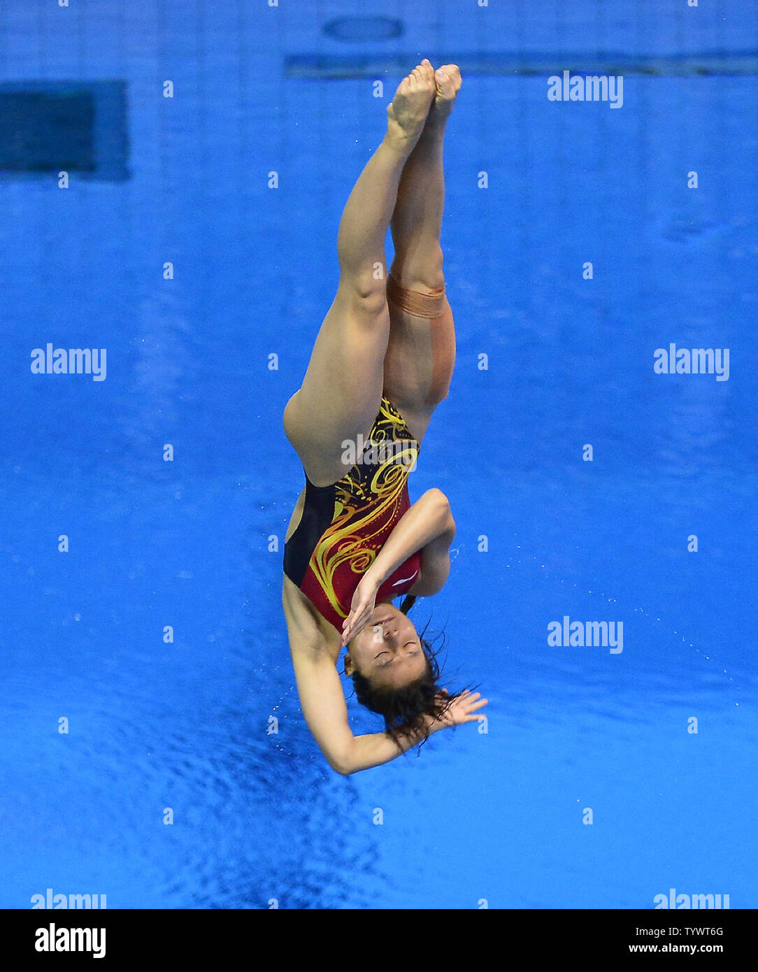 Springboard diving hi-res stock photography and images - Alamy