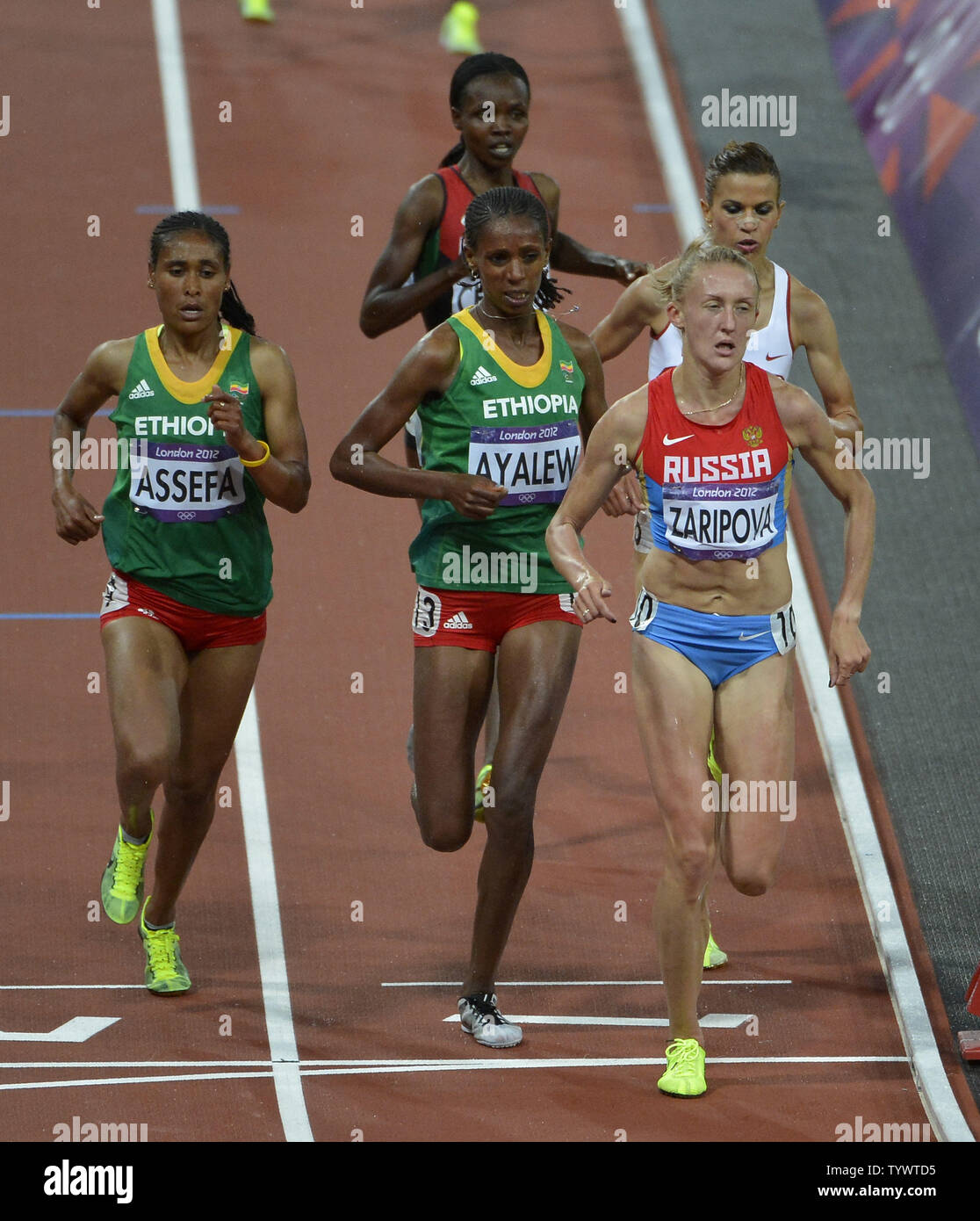 Yuliya Zaripova of Russia leads the pack in the Women's 3000M ...