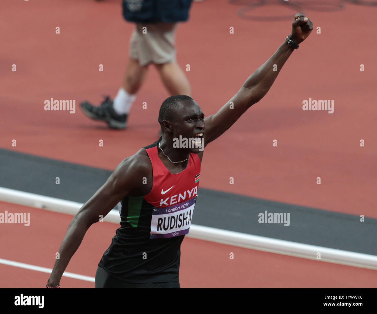 Kenya's David Lekuta Rudisha celebrates winning the 800 metres final in ...