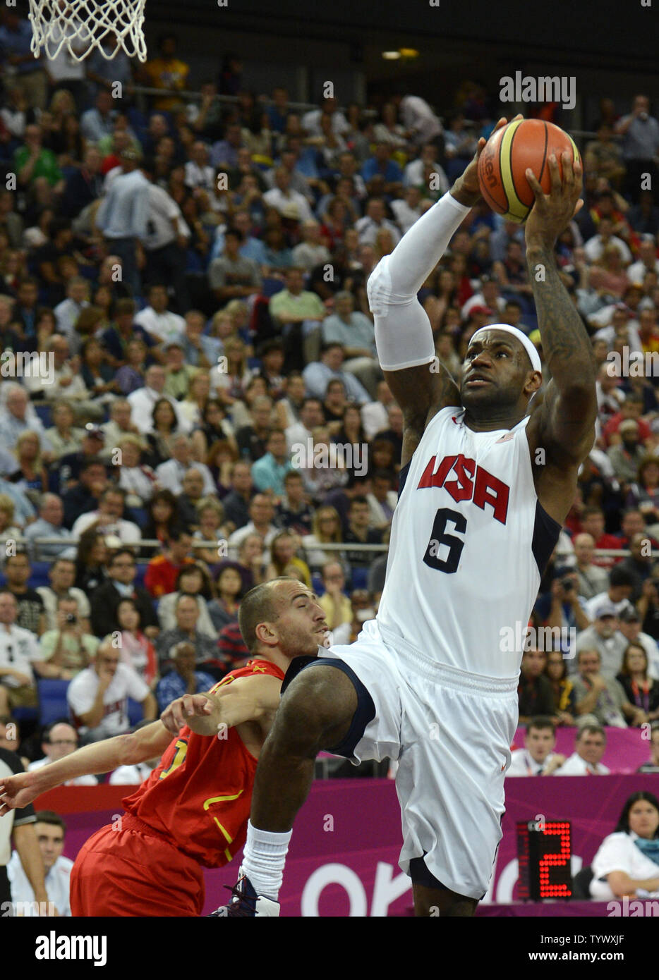 United States' Lebron James goes in for a layup during the USA-Spain ...