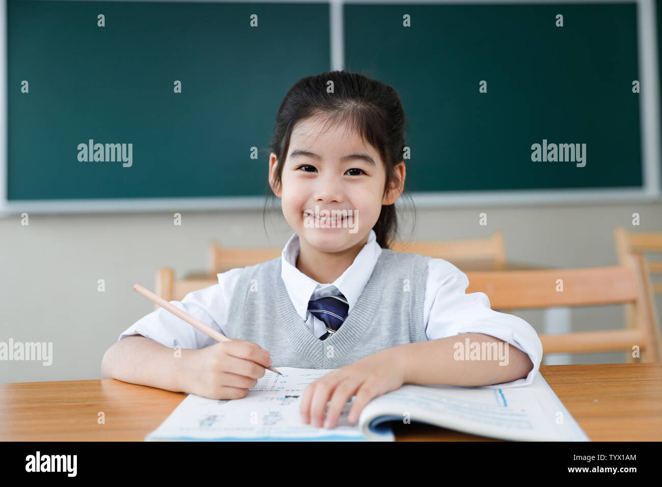 China elementary school classroom hi-res stock photography and images ...